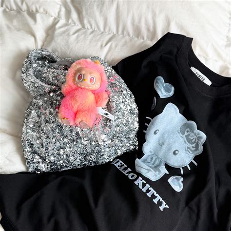 투엘 너모 예뿐 커피우유 같은 컬러감의 스피드캣이 나왔어요 🤎 연한 베이지 컬러가 진쨔 예쁘네요 ☕️🥛🍮🤎 베이지 컬러라 밝아서 여름 코디에도 어울릴 것 같아요 짧은