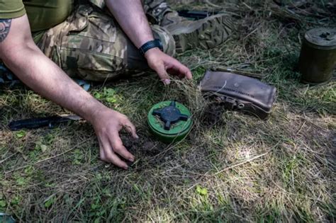 Putin says Russia hit Ukraine with new intermediate-range ballistic missile - BBC News