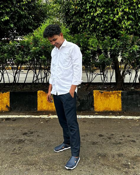 sahil khaire travel food lifestyle kon sahil instagram