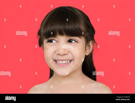 Niña sonriente Chested desnuda Fotografía de stock Alamy Hot Sex Picture