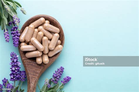 대체 의학 비건과 채식주의자를 위한 건강보조식품 비타민 미네랄 0명에 대한 스톡 사진 및 기타 이미지 0명 건강관리와 의술 꽃 나무 Istock