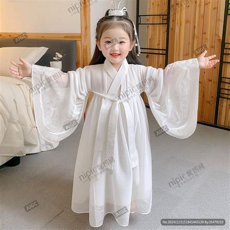 Ai创作图古代小孩服装 儿童古代服装 汉服童装详情 古代童子装 汉服裙袄 古装孩童 国风童装 服装古风女孩服装 换装汉服女孩 古代孩装 服童促销 汉服主图 儿童汉服 古代幼儿服装 汉服男孩女孩