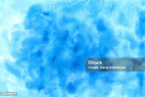 추상 수채화 텍스처 배경 창조적 인 벽지 아쿠아렐 텍스처 로맨틱 블루와 민트 벽지 원래 작품 손으로 그린 그림 종이에 물보라를