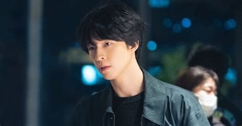 홍경 카메라 밖 반전 매력 포착…심쿵 유발하는 러블리함 악귀