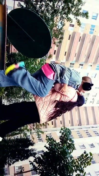 танцуй с подругой на улице Youtube