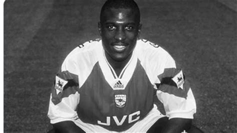 أرسنال يعلن عن وفاة نجمه السابق كامبل