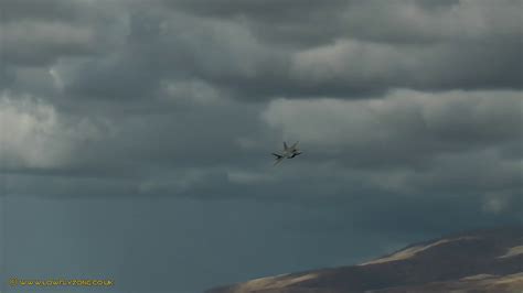 F 35戦闘機やc 17軍用輸送機が超低空で目の前を旋回していくイギリスの有名スポット「mach Loop」 Gigazine