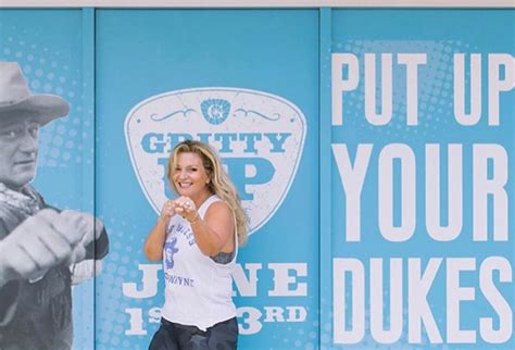 Marisa Wayne Shows True Grit For John Wayne Cancer Foundation Newport Beach News