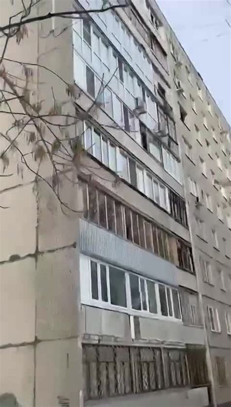 Man Throws Naked Body From Window LiveGore