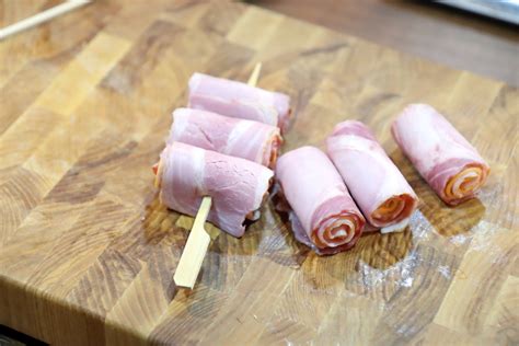 베이컨에 치즈 넣고 튀겨보세요