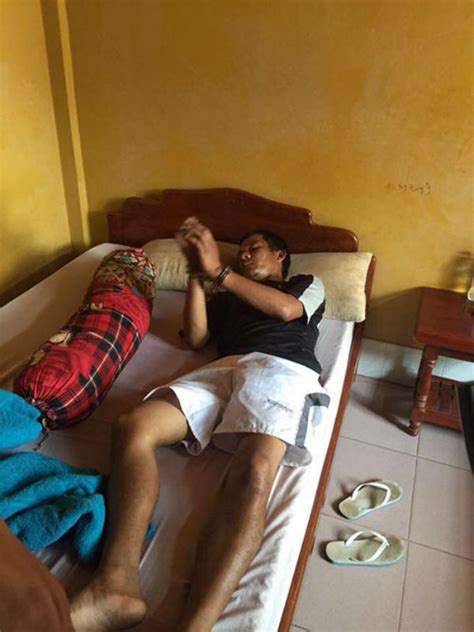 ឃាតករ សម្លាប់កាត់ក្បាល ធ្វើត្រាប់សកម្មភាព សម្លាប់ មានវីដេអូ Khmerload