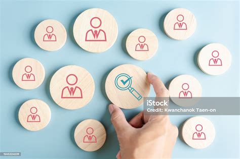 온라인 기술을 통한 인적 자원 모집 실업 구직 이력서 등록 면접을 위한 구직 활동 새로운 경력을 위한 Hr 및 Hrm 개념에 대한 스톡 사진 및 기타 이미지 Istock