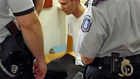 Постоянен арест за мъжа намушкал шефа на БОП в Силистра снимки Новини бг