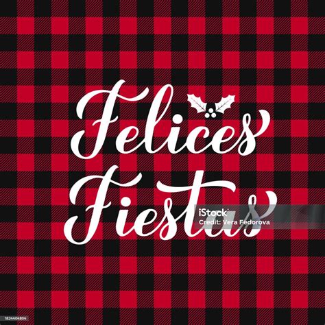 Felices Fiestas 서예 빨간 버팔로 격자 무늬 배경에 손 글자 스페인어로 된 해피 홀리데이 크리스마스와 새해 복 많이 받으세요 타이포그래피 포스터입니다 인사말