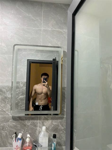 Trai ngon chuẩn men body gym nét đẹp mê ly tiếp khách trên dưới linh động traimodel com