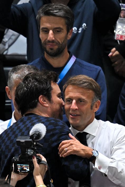Galerie Foto Emmanuel Macron şi Jimmy Fallon Selfie La Jo 2024 De La
