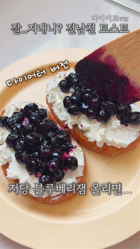 여름에 나시핏 예쁘게 만들어줄 Best 3동작🔥 이제 점점 더워지고 있어요💦 신나는 음악 하나 틀고 이 운동 해보세요~ 굽은 어깨가 쫙 펴지면서 팔라인도 예뻐집니다😉 💙