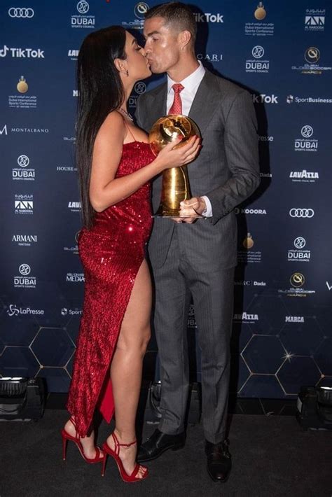 جورجينا رودريجيز حديث صحف أوروبا بعد ظهورها بفستان مثير فى جلوب سوكر