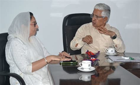 Waqf Board Chairperson Calls On Ju Vc Daily Excelsior