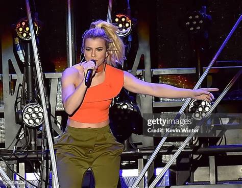 Kimberly Perry Photos Photos And Premium High Res Pictures Getty Images