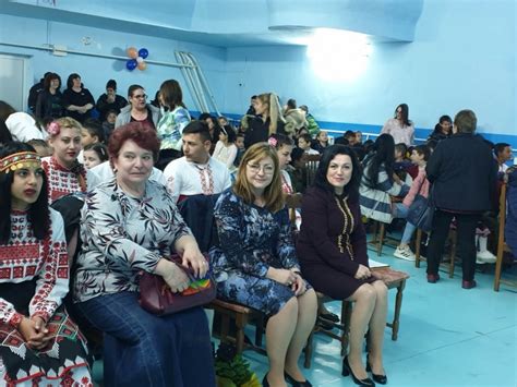 Основно училище Отец Паисий в Борован отбеляза тържествено патронния си празник снимки