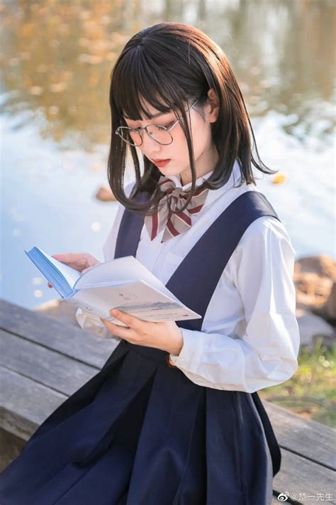 Pin By Ts Collection On Liuyi 流弋 Figure Poses Pose Reference Photo
