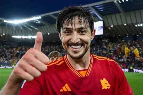 خبرآنلاین عکس تصویری جالب از چاپ عکس سردار آزمون در روزنامه به