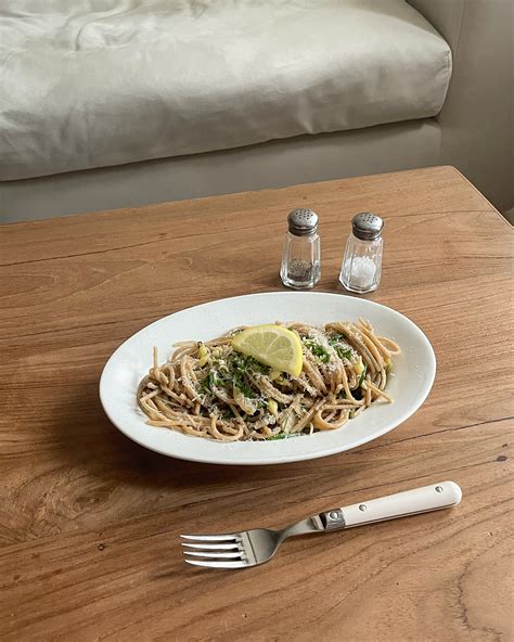 마이모닝밀 어제 달래를 다듬어 달래 간장을 만들고 남편한테 내가 달래 간장을 만들었으니 이제 봄이야라고 말했다몰랐는데 정말 경칩이었음 봄 제철 음식을 먹으면