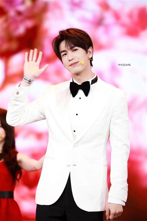 ปักพินในบอร์ด Zhang Ling He