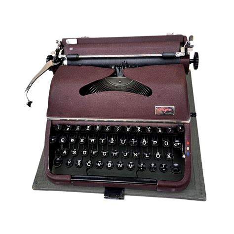 Burgundy Groma Model T Travel Typewriter Germany 1953 €235 Whoppah