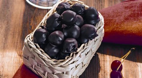 Конфеты Шоколадная вишня в коньяке, пошаговый рецепт с фото