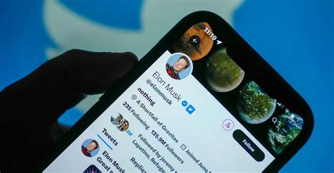 Twitter Bug Allows Formerly Verified Users To Bring Back Blue Check