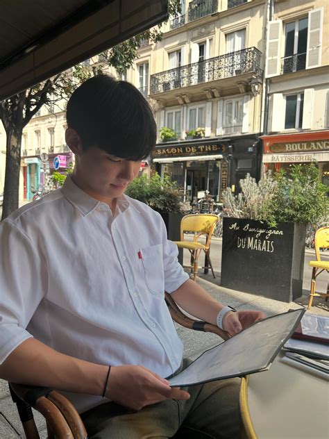 박건령 Geonroung 아기상어가 10주년을 맞이했데요~ 축하합니다~ 🎉 아기상어 소년은 어느덧 8살에서 18살이 되었어요 시간이 참 빠릅니다~~~ 아기