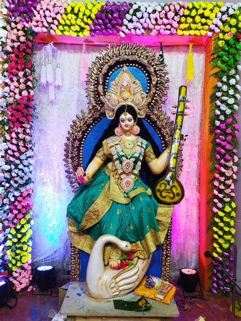 Pin By Venkatesh Goud On Saraswati Goddess Saraswati Murti Simple