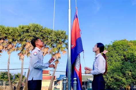 មន្ត្រីរាជការមន្ទីរសាធារណការ និងដឹកជញ្ជូនខេត្តកោះកុង គោរព ទង់ជាតិ នៃព្រះរាជាណាចក្រកម្ពុជា