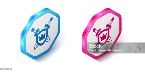 흰색 배경에 분리된 교차된 검 아이콘이 있는 아이소메트릭 중세 방패 육각형 버튼 벡터 3차원 형태에 대한 스톡 벡터 아트 및 기타 이미지 3차원 형태 강철 검