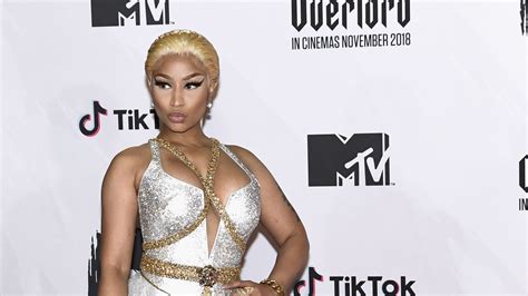 Nur In Bh Quetsch Busen Bei Nicki Minaj