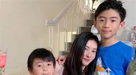 张柏芝儿子照片曝光，这个样子太帅气，网友：基因太强大！