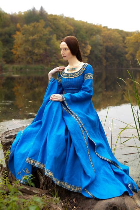 Lady Of The Lake Medieval Dress Pearsons Renaissance Shoppe Medieval Clothes Medieval Gown