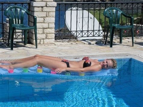Laying On A Float In The Pool Switchbladengc