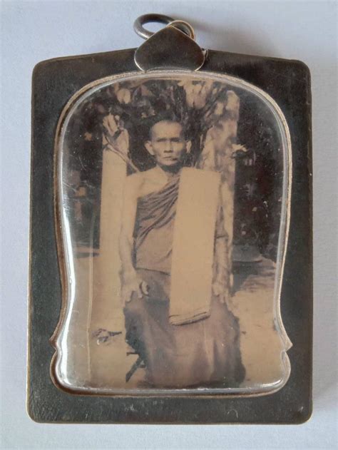 ภาพถ่ายหลวงพ่อกวย หลังยันต์ตุ๊กตา Ennxo