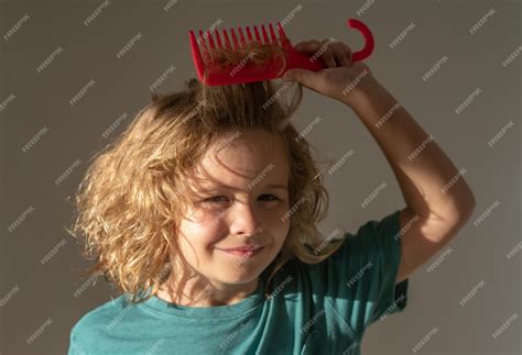 Kinder Haare Nahaufnahme Porträt Des Kleinen Kindes Haare Bürsten