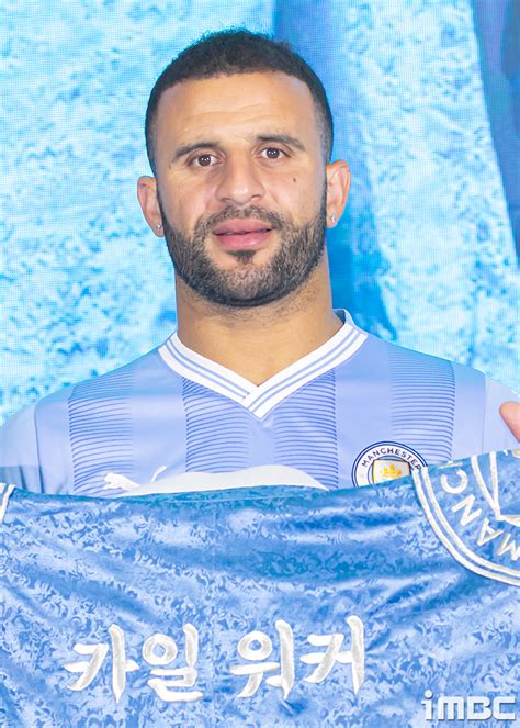 포토 맨시티 카일 워커 나 지금 떨고있니