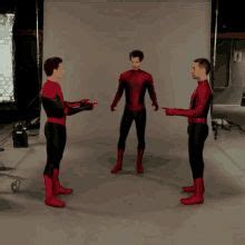 Spiderman Kissing Gif Spiderman Kissing Crazy Kiss Discover Share Gifs Crazy Kiss