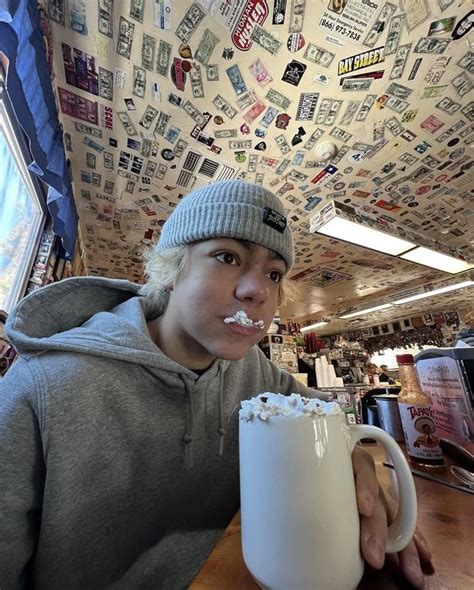 Pin By Agustina Salazar On Malachi Barton Barton Cute Celebrities Cute Guy Pics