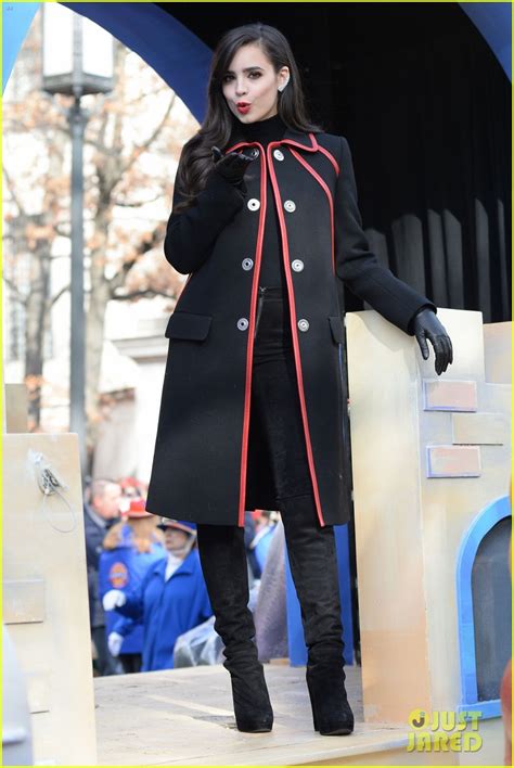 Full Sized Photo Of Shawn Mendes Sofia Carson Thanksgiving Day Parade 02 Shawn Mendes And Sofia