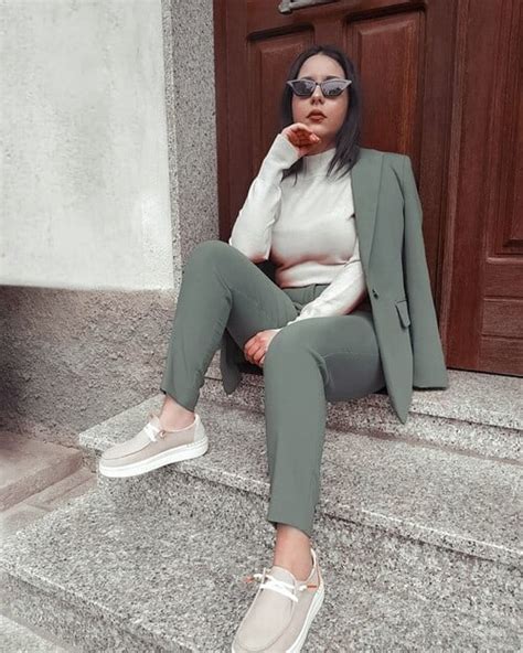 How To Wear Hey Dude Shoes Tips Outfit Suggestions