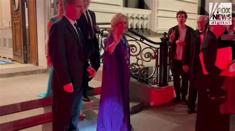 See It Hillary Clinton Lives It Up At Lavish Dinner As Trump Battles