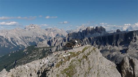 「360度パノラマを満喫できる山小屋」 絶景！ヨーロッパの山小屋 Nhk