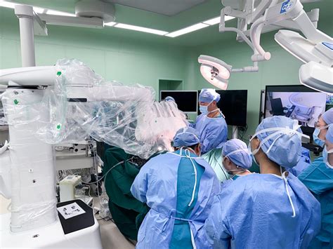 我校华西二院联合西藏自治区妇产儿童医院完成全球首例远程单臂单孔机器人手术 四川大学新闻网